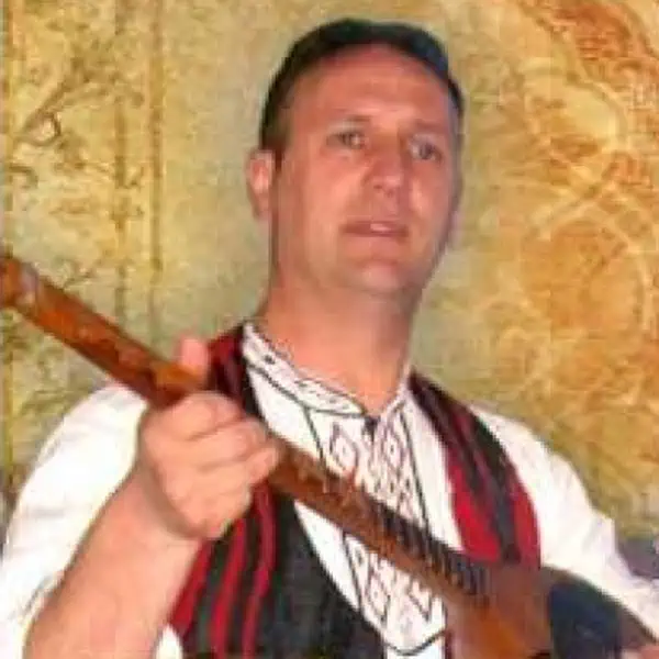 Sinan Gashi :: Biografia