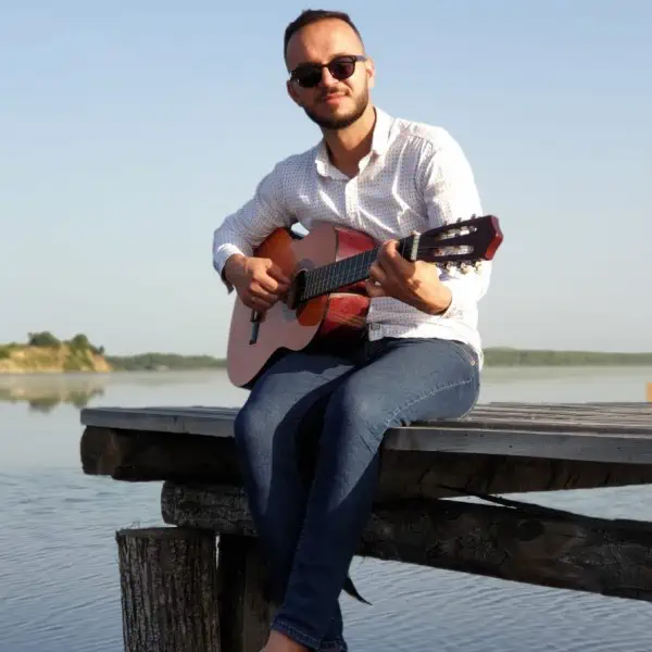 Tekste këngësh shqip nga Defrim Deda