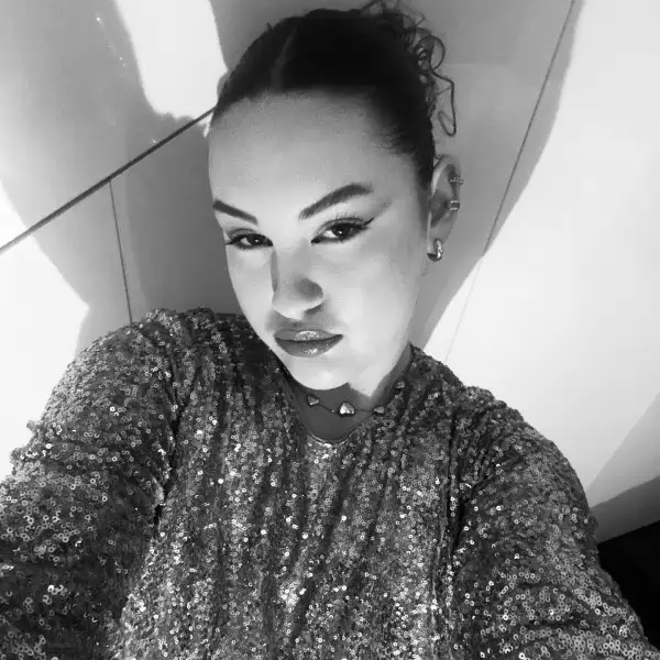 Elsa Shehu :: Biografia